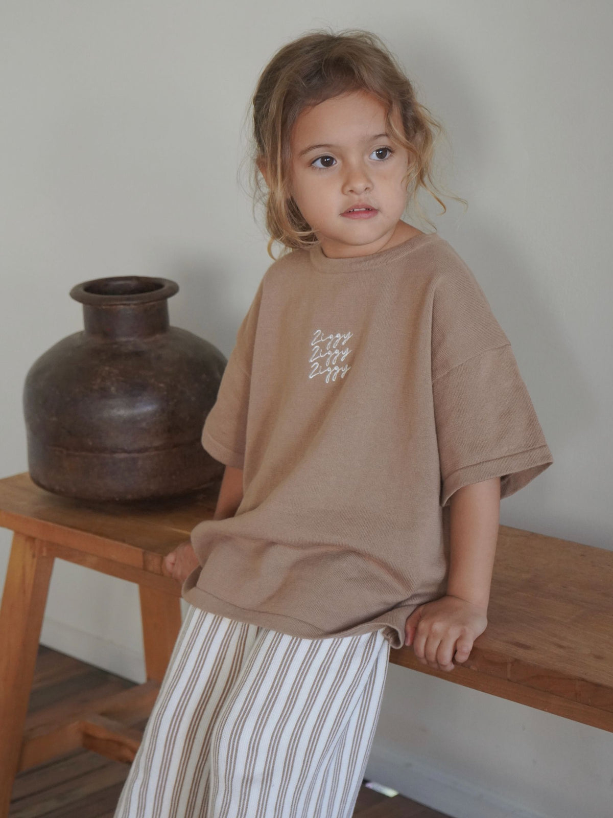 SIGNATURE TEE | MOCHA (KIDS) – Olive and August