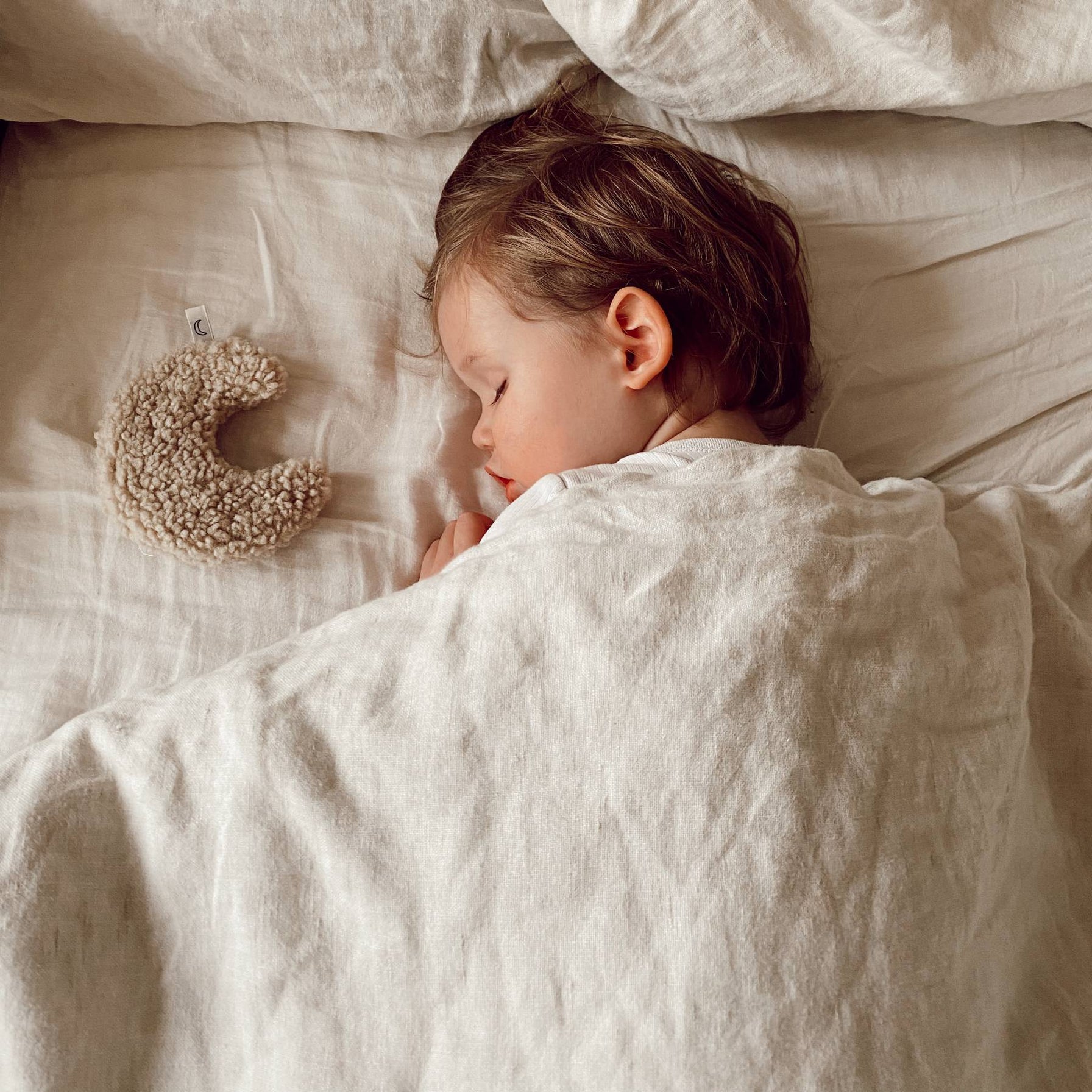 DAPPERMAENTJE TEDDY MOON | TEDDY BEIGE – Olive and August